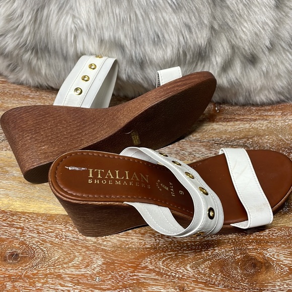 Italian Shoemakers | Shoes | Italian Shoemakers White With Gold Accent ...